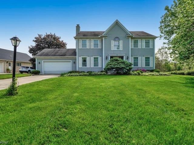 73 Lakecrest Blvd, Hinckley, OH 44233