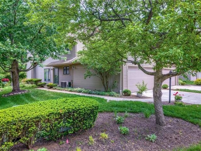 73 Lethbridge Ln, Akron, OH 44321