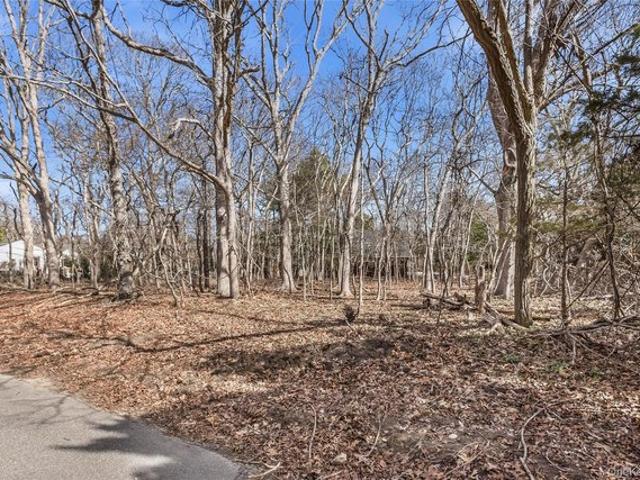 73 Manor Ln S, East Hampton, NY 11937
