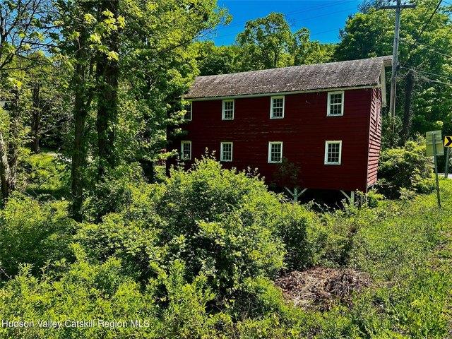 73 N Creek Rd, Staatsburg, NY 12580