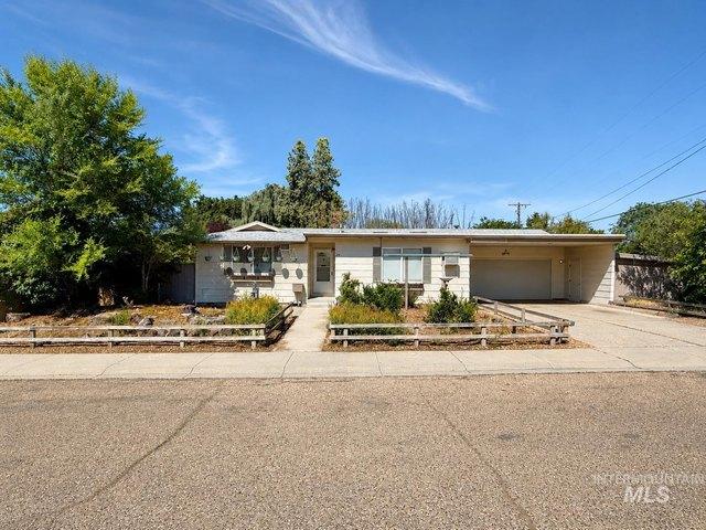 73 N Elijah Dr, Nampa, ID 83651
