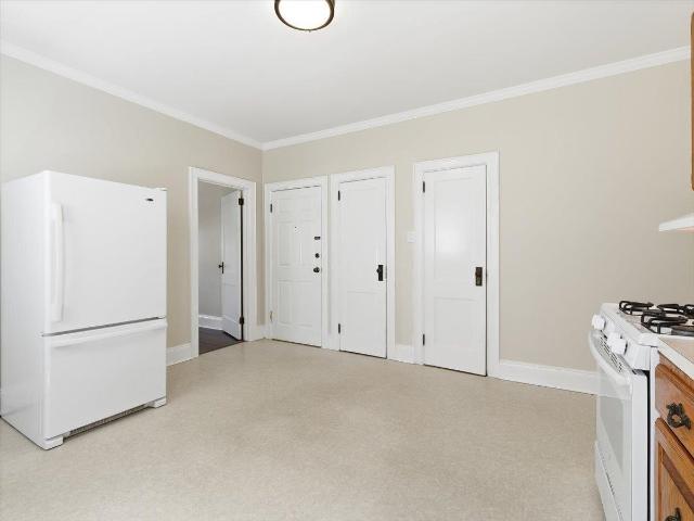 73 Newman Ave