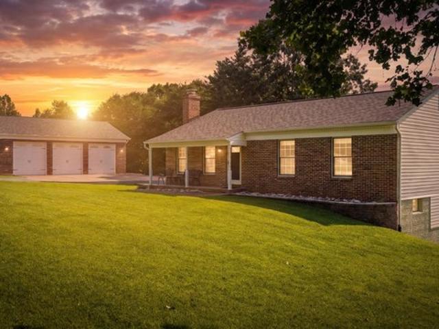 73 Old Farm Rd, Fredericksburg, VA 22406