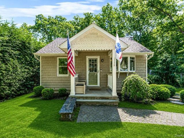 73 Panamoka Trl, Ridge, NY 11961