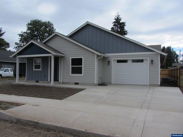73 Park St, Lebanon, OR 97355