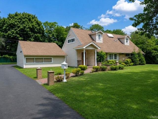 73 Parkway Dr, Roslyn Heights, NY 11577