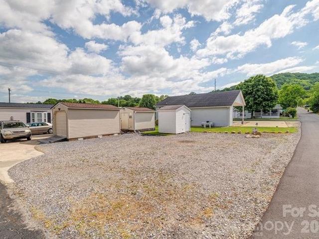 73 Polka Ln, Waynesville, NC 28785