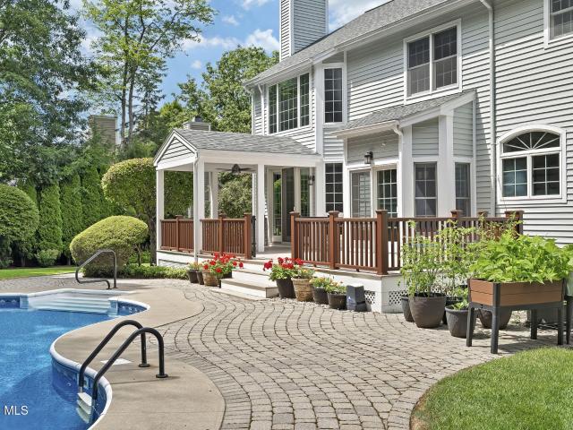 73 Robinwood Drive