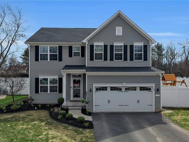 73 Stonebridge Dr, East Amherst, NY 14051