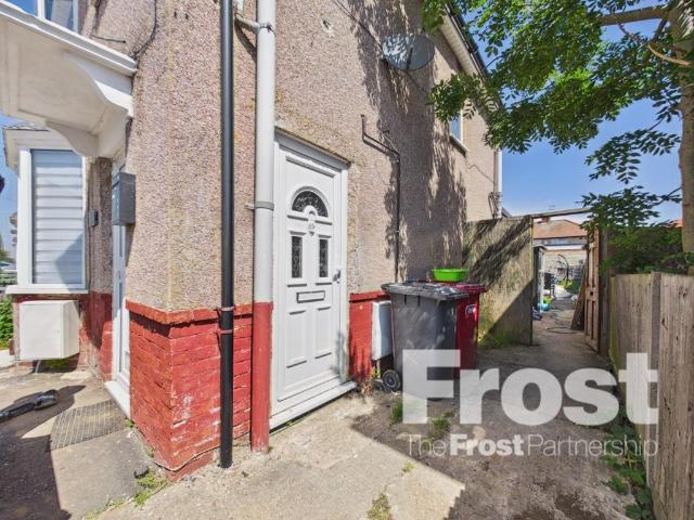 73a Broadmark Road, Slough. 1 bed maisonette to rent £1,000 pcm £231 pw