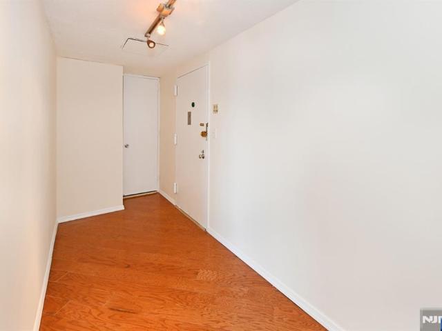 7004 Boulevard East # 31A