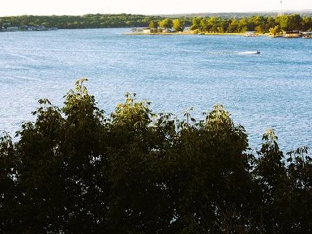 7005 Stone Bluff Ct, Granbury, TX 76048