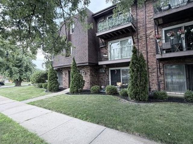 7005 99th St Unit 2W, Chicago Ridge, IL 60415