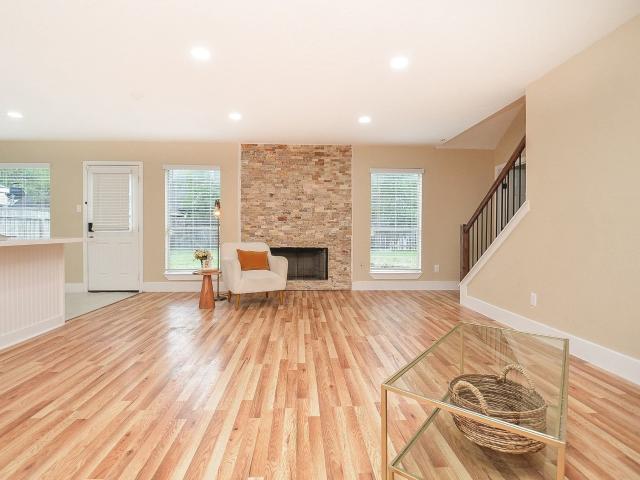 7006 Oak Prairie Court