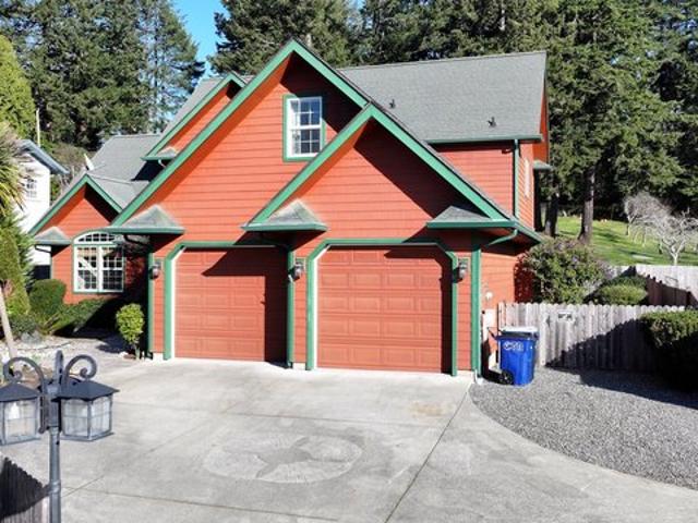 7007 Welch Ct, Brookings, OR 97415