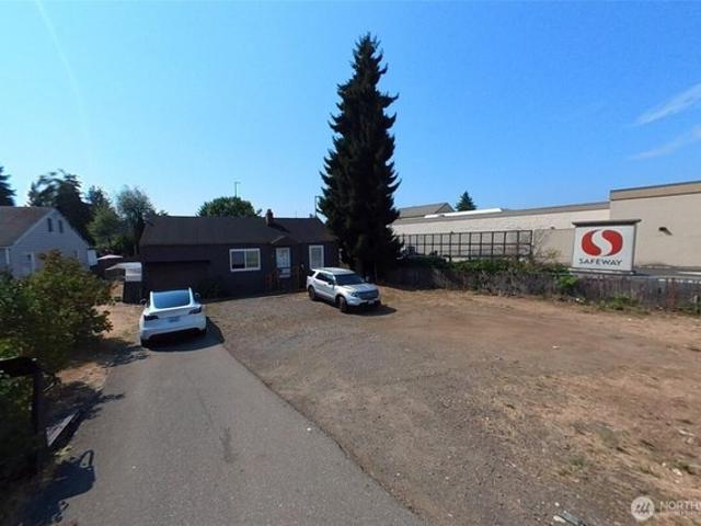 7009 NE 181st St, Kenmore, WA 98028