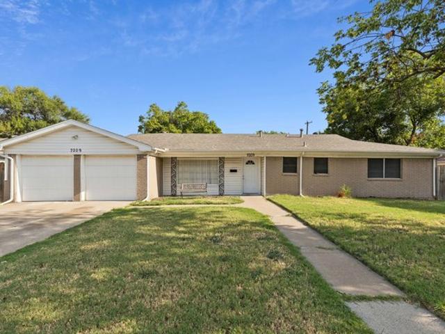 7009 Corona Dr, North Richland Hills, TX 76180