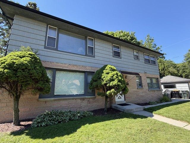 7009 W Lloyd St Unit Upper, Wauwatosa, WI 53213