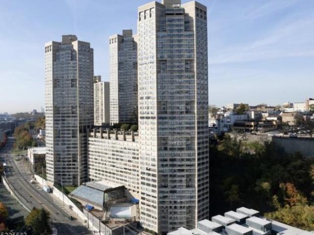 7000 Blvd #38A, Guttenberg, NJ 07093