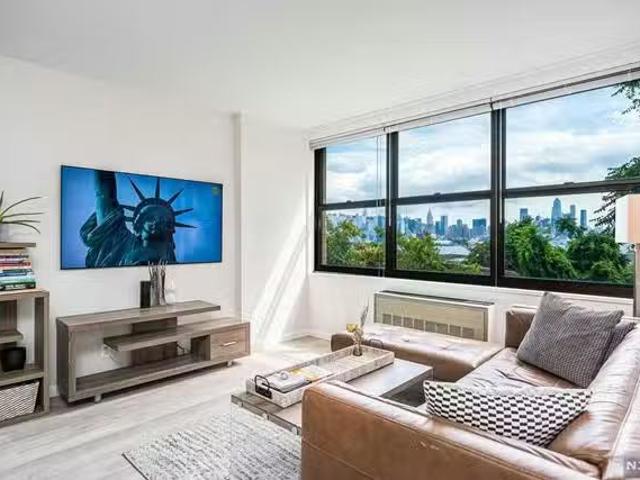 7000 BOULEVARD E # 10D, GUTTENBERG, NJ 07093 Condo/Townhome Fo.