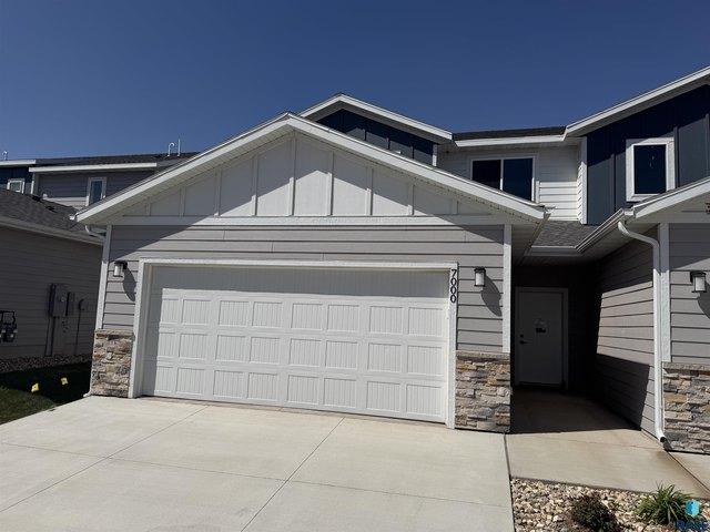 7000 E Brooks Edge Pl, Sioux Falls, SD 57110