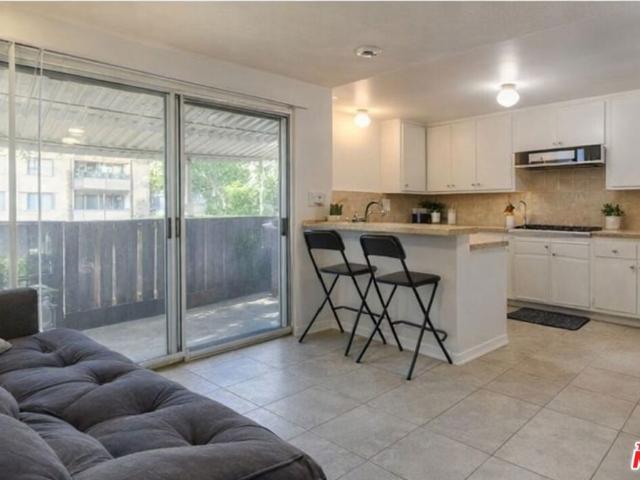7000 S La Cienega Boulevard 28