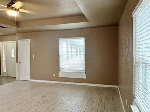 7001 Porthville Dr, Mabank, TX 75156 | MLS #21200