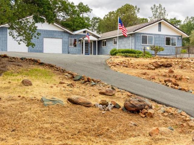 7002 Cane Ln, Valley Springs, CA 95252