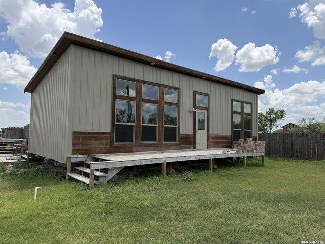 7002 County Road 4514, Devine, TX 78016