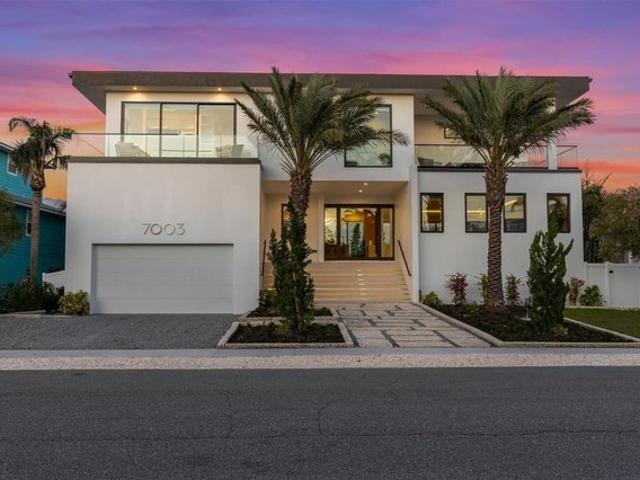 7003 Holmes Blvd, Holmes Beach, FL 34217