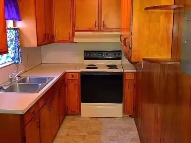 $700 1 Bedroom 1 Bathroom Apartment 1317 47th Ave #B