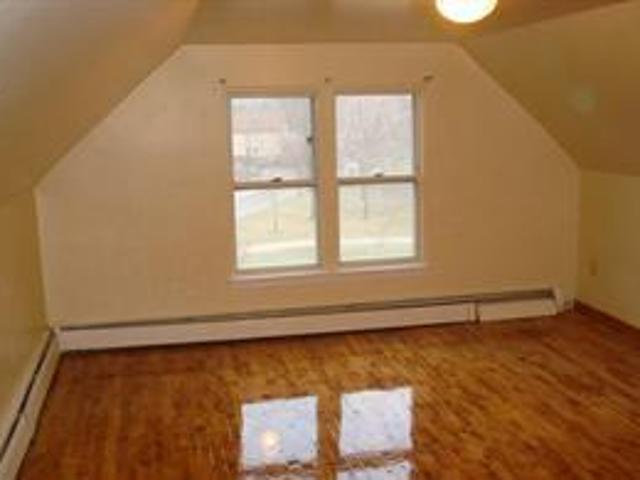 $700 / 1br Beautiful 1 bed, 1 1/2 bath unit Cottage Street Allentown