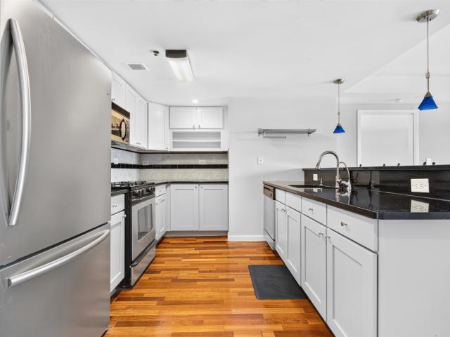 700 1St St # 15 F