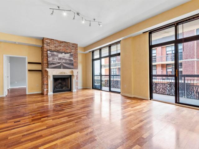 700 1St St # 16PN
