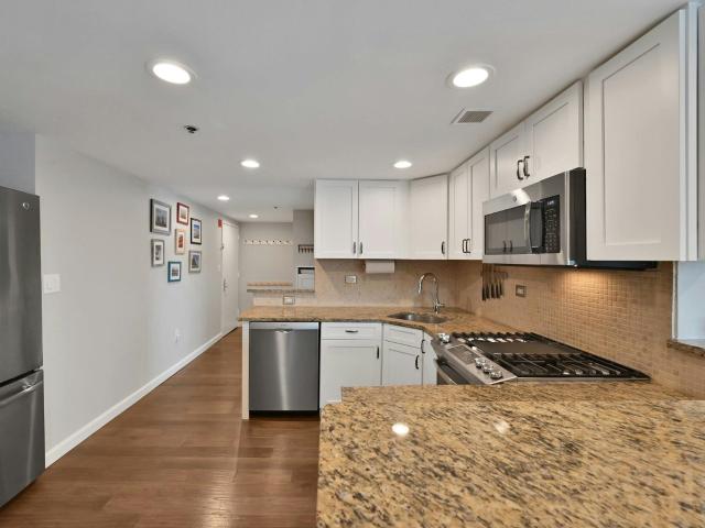 700 1St St # 9W