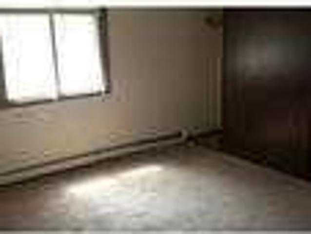$700 / 2 bedrooms Great Deal. MUST SEE. Parking Available!