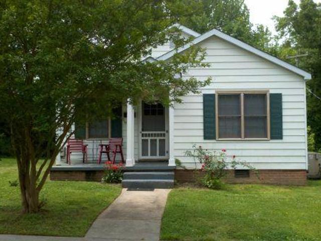 $700 2 BR/ 1 BA Charming Home in Great Location!