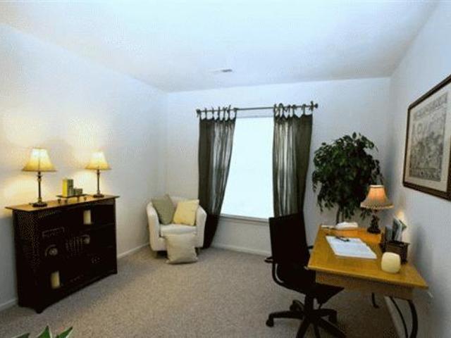 $700 / 2br 1077ft² Family Friendly Pine Club with Playground Beaumont, Texas