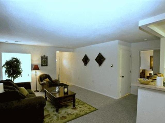 $700 / 2br 1077ft² Get Fit with Us! 2 BR Beaumont with Fitness Center
