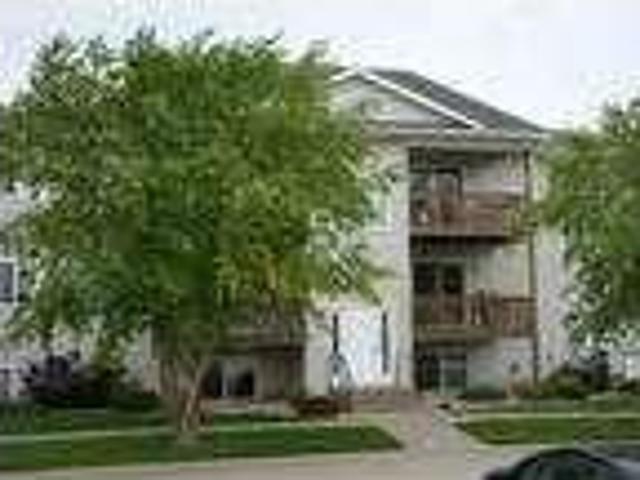 $700 / 2br 870ftÂ² Nice Clean Condo
