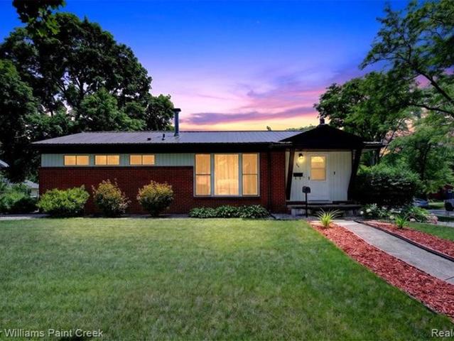 700 Coolidge Dr, Midland, MI 48642