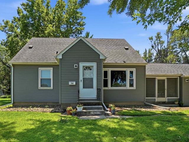 700 Cornwall Ave, Waterloo, IA 50702