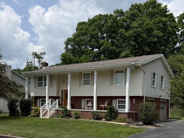 700 Claybrooke Dr, Altoona, PA 16602