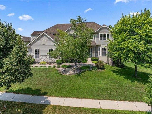 700 Creekwood Dr, West Bend, WI 53095