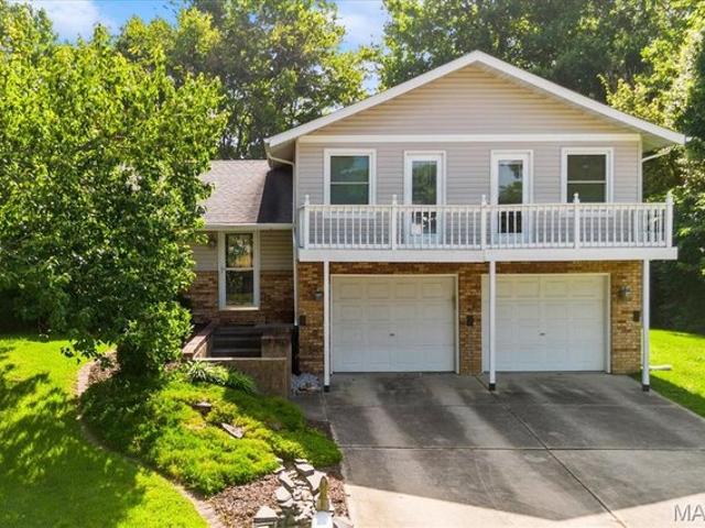 700 Andra Dr, Maryville, IL 62062