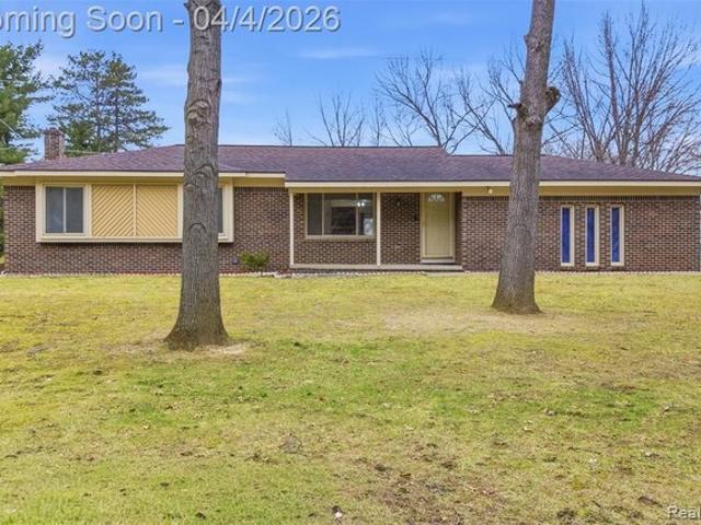 700 Bald Eagle Lake Rd, Ortonville, MI 48462