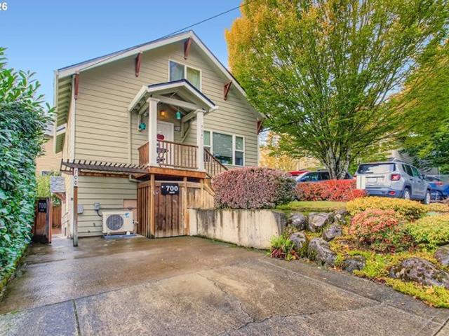 700 Barton Ave, Gladstone, OR 97027