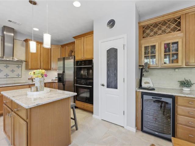 700 Blossom CIR