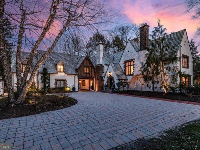 700 Golf View Rd, Moorestown, NJ 08057