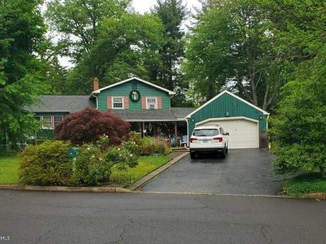 700 Gordon Dr, Yardley, PA 19067